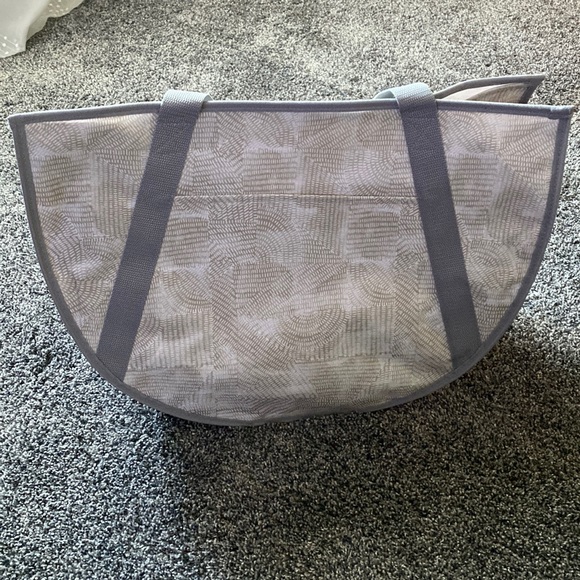thirty-one | Bags | New Thirtyone Round Utility Tote | Poshmark